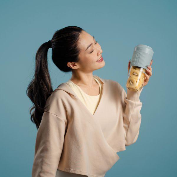 Achieve a Healthy Lifestyle with HiBlendr's Portable Blenders